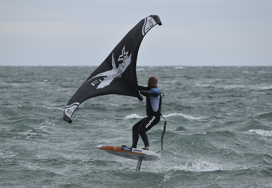 A beginner’s guide to wingsurfing & wingfoiling – SUP Mag UK